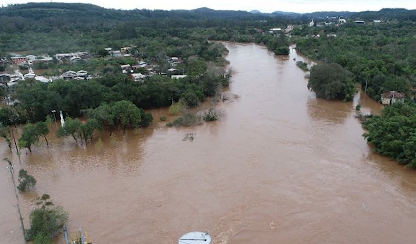 Enchentes no RS deixam mais de 3 mil pessoas fora de casa - Rede Novo ...