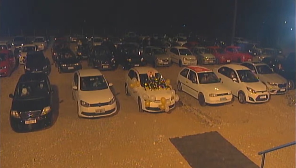 Ulbra de Cachoeira faz formatura drive-in - Rede Novo Tempo de Comunicação